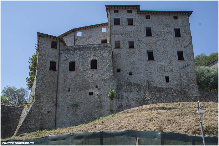 Uzzano-castello-pt